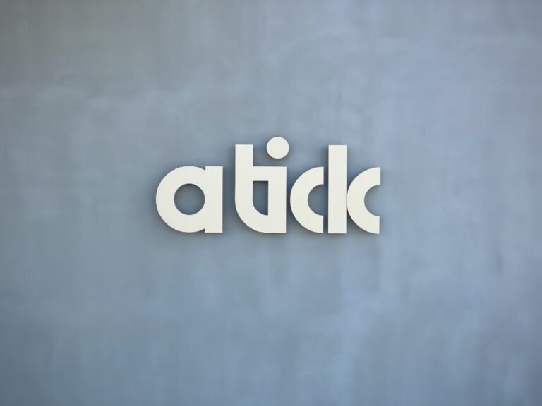 巷で大注目！舞鶴湾の絶景を望む赤パーの複合施設『atick』9月14日オープン！ :舞鶴なび-京都府舞鶴市の情報ブログ-