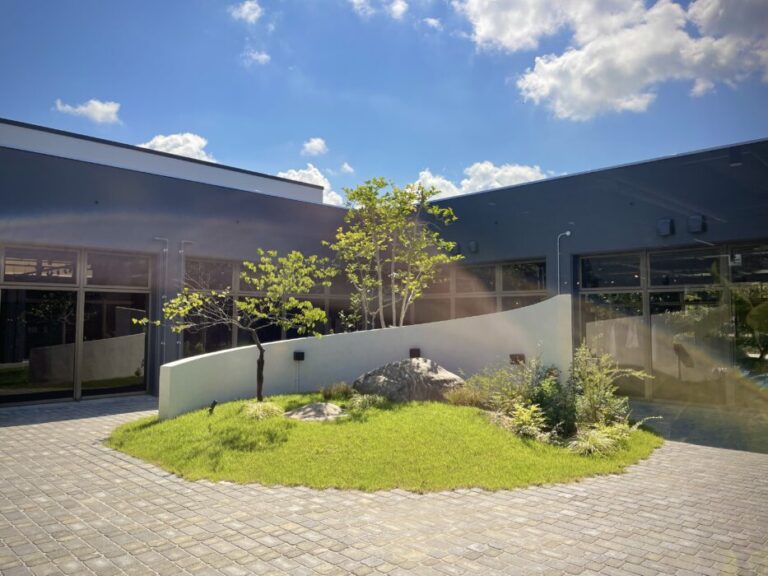 巷で大注目！舞鶴湾の絶景を望む赤パーの複合施設『atick』9月14日オープン！ :舞鶴なび-京都府舞鶴市の情報ブログ-